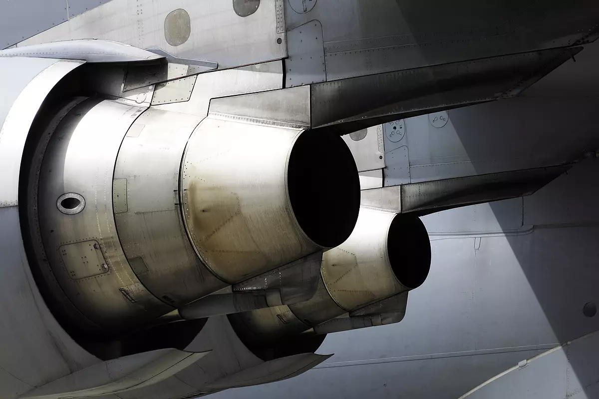 Urugendo Ruri hafi ya C-17 Globemaster, Igihangange kiguruka