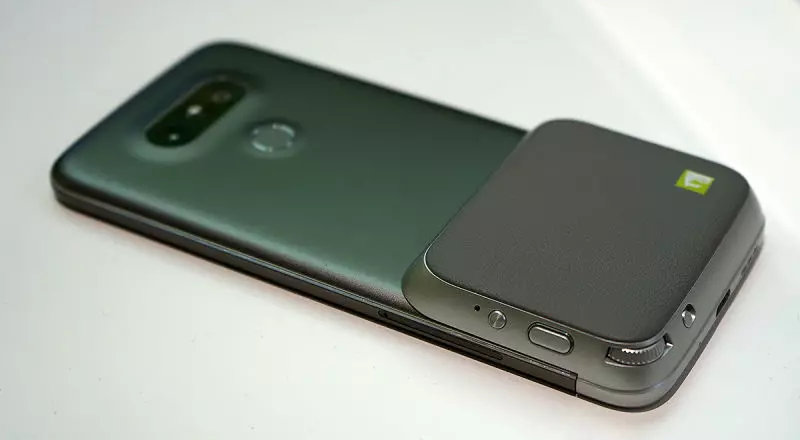 Dva nova dodatka daju LG-jevim modularnim pametnim telefonima super moći