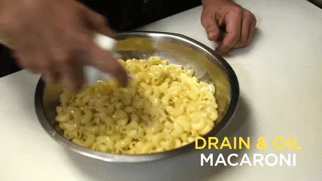 Como fazer um delicioso Mac e hambúrguer de pão de queijo em oito etapas