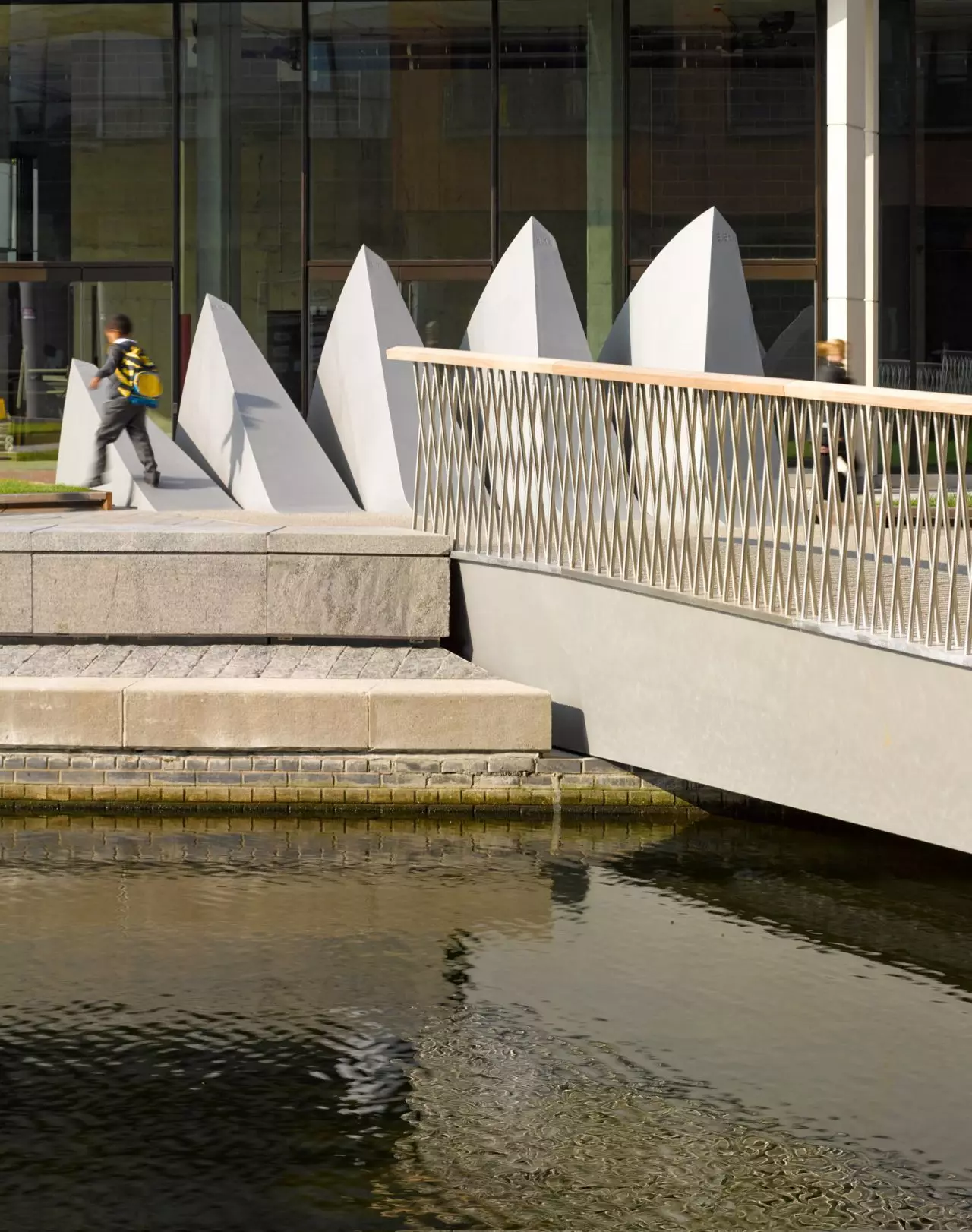 Dës hydraulesch Bréck mécht op a mécht zou wéi en 30-Tonnen Stahlfan