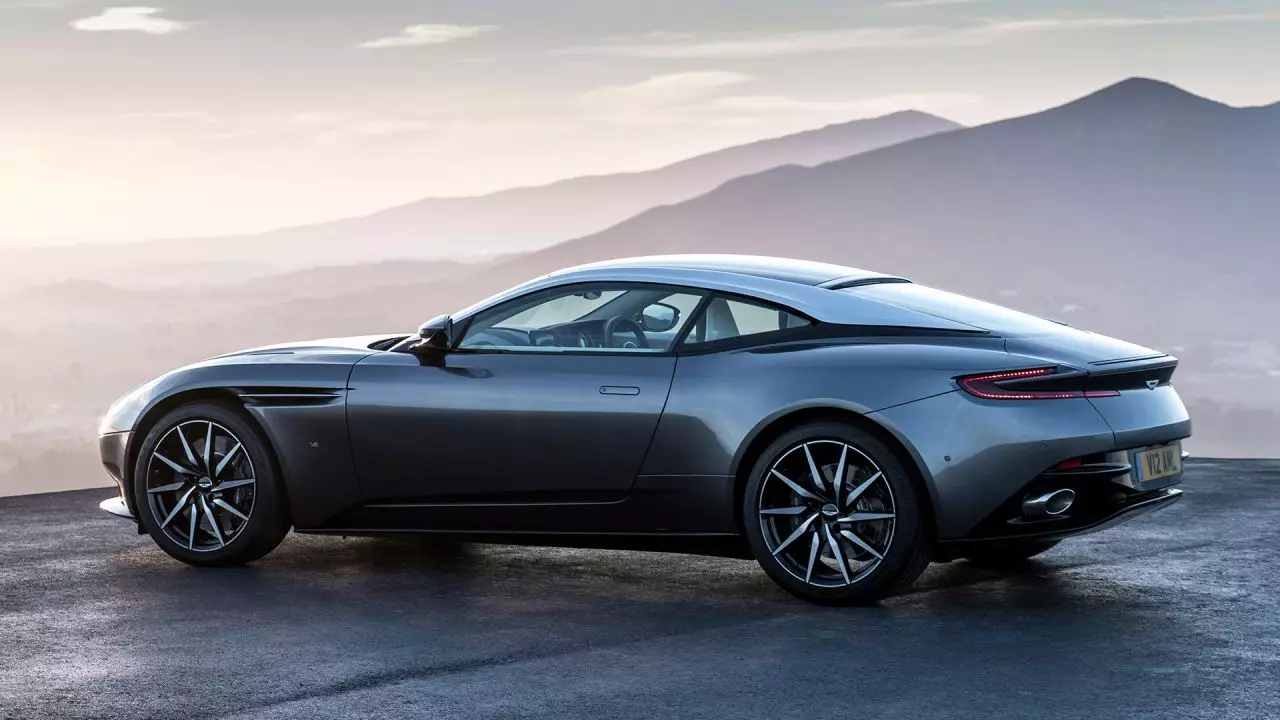 Enam Jam Di Aston Martin DB11