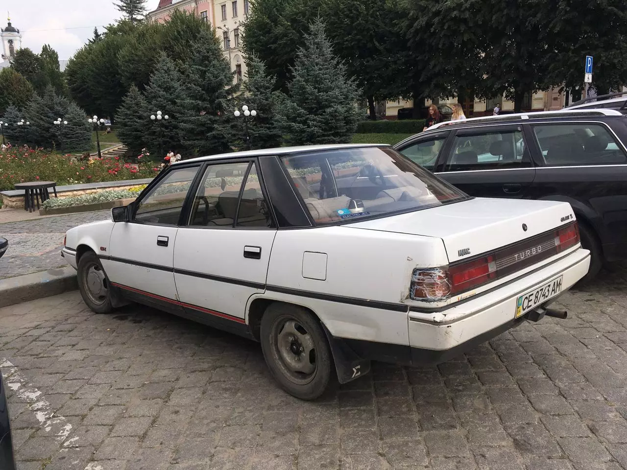 Her er kun nogle af de gode biler, vi så i Ukraine
