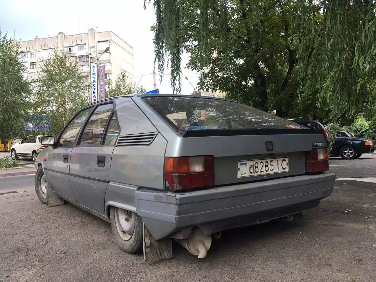 आम्ही युक्रेनमध्ये पाहिलेल्या काही चांगल्या कार येथे आहेत