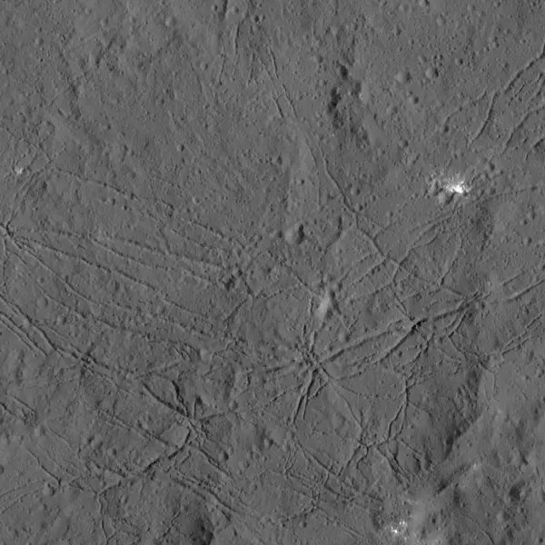 Có điều gì đó đáng ngạc nhiên ẩn nấp trong các điểm sáng bí ẩn của Ceres