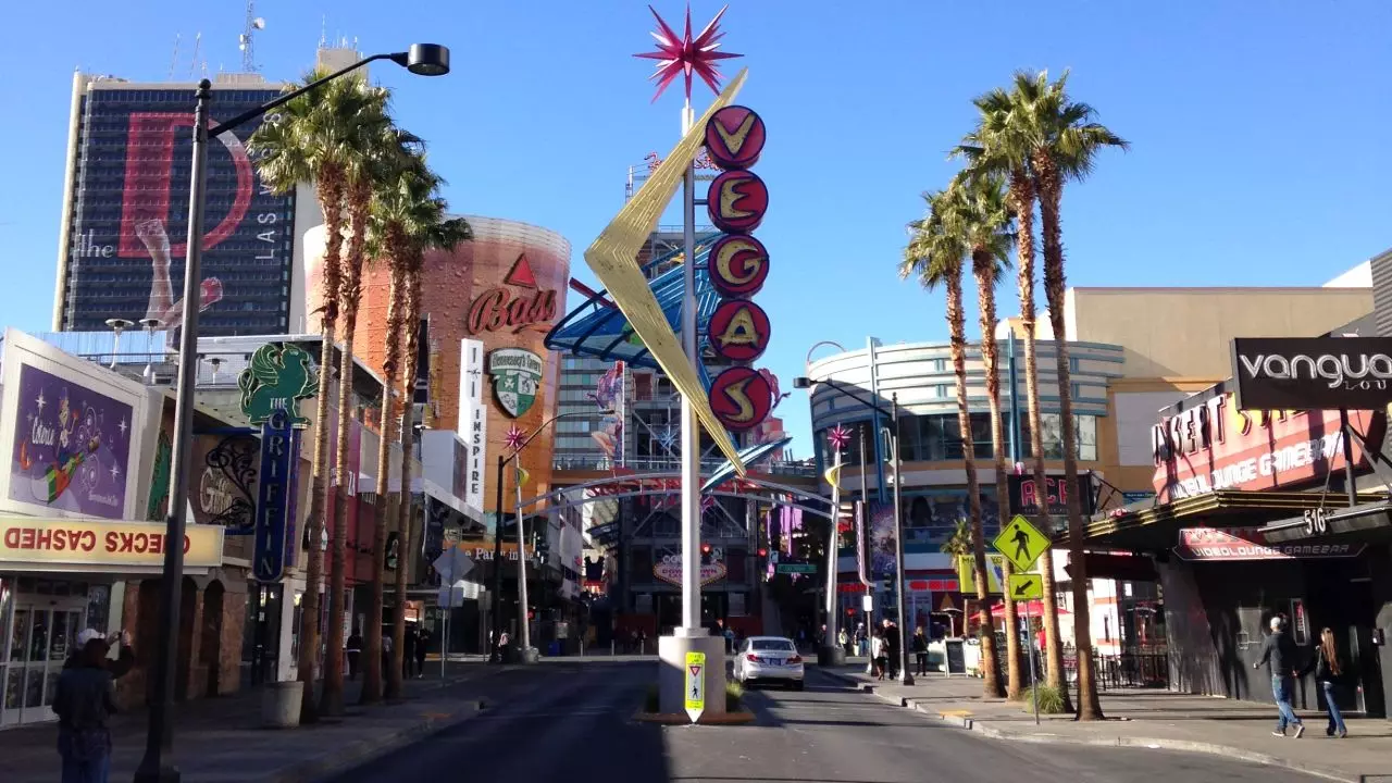 Urbanism na bishara: Bita na Farfaɗowar Vegas a cikin Downtown Project