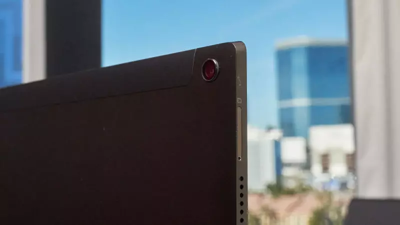 Lenovo kaže da njegov Snapdragon Surface klon ima 20 jezivih sati trajanja baterije