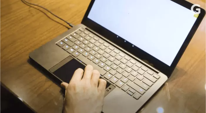 A Razer berakott egy telefont egy laptopba, és nem utálom