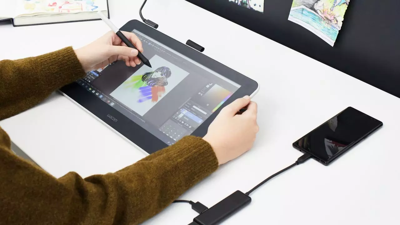 Wacom-ի նոր 13 դյույմանոց նկարչական պլանշետը Android-ի երկրպագուներին տալիս է Apple Pencil-ի փորձ