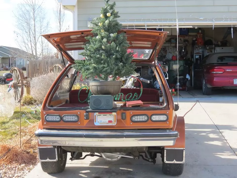 Ин мотосикли Chevrolet Chevette Sleigh бештар аз занги зангӯлаҳои чанаатон садо медиҳад