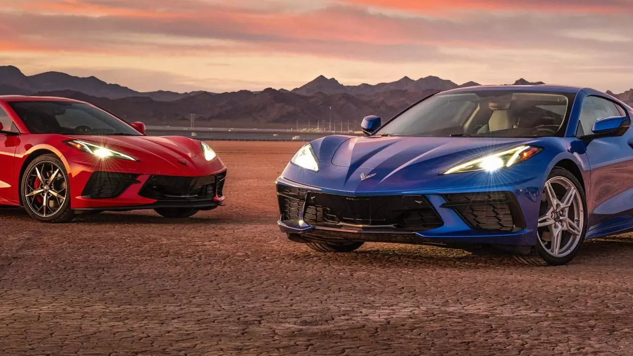 Naujasis vidutinio variklio „Corvette Frunk“ gali būti atidarytas net esant mažam greičiui: savininkai