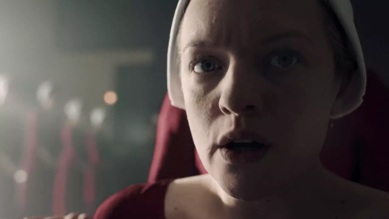 Daraktan Tale na Handmaid's Tale Ya Bayyana Yadda Aka Haifi Lokacin 'Visceral' Nunin