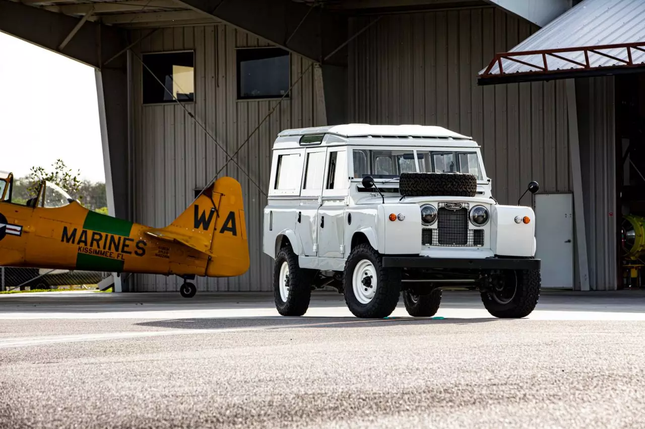 Whoa: Um Land Rover Restomod vintage que não é ridiculamente extravagante