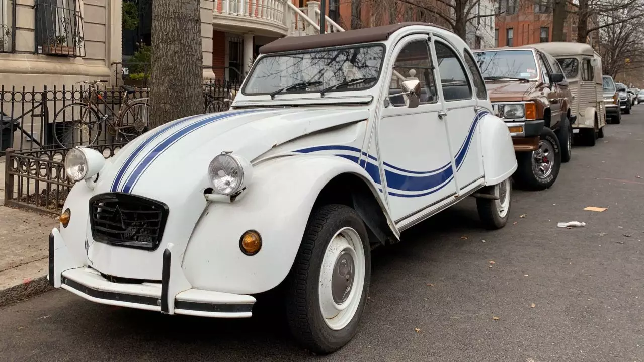 Ti Citroëni, ki sedijo v Brooklynu, imajo nedvomno zgodbe