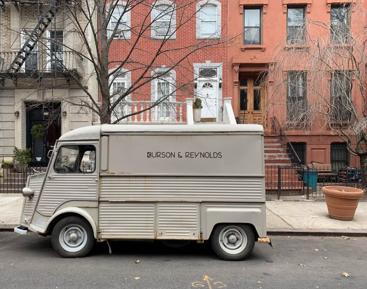 Những Citroëns này đang ngồi ở Brooklyn không nghi ngờ gì có những câu chuyện để kể