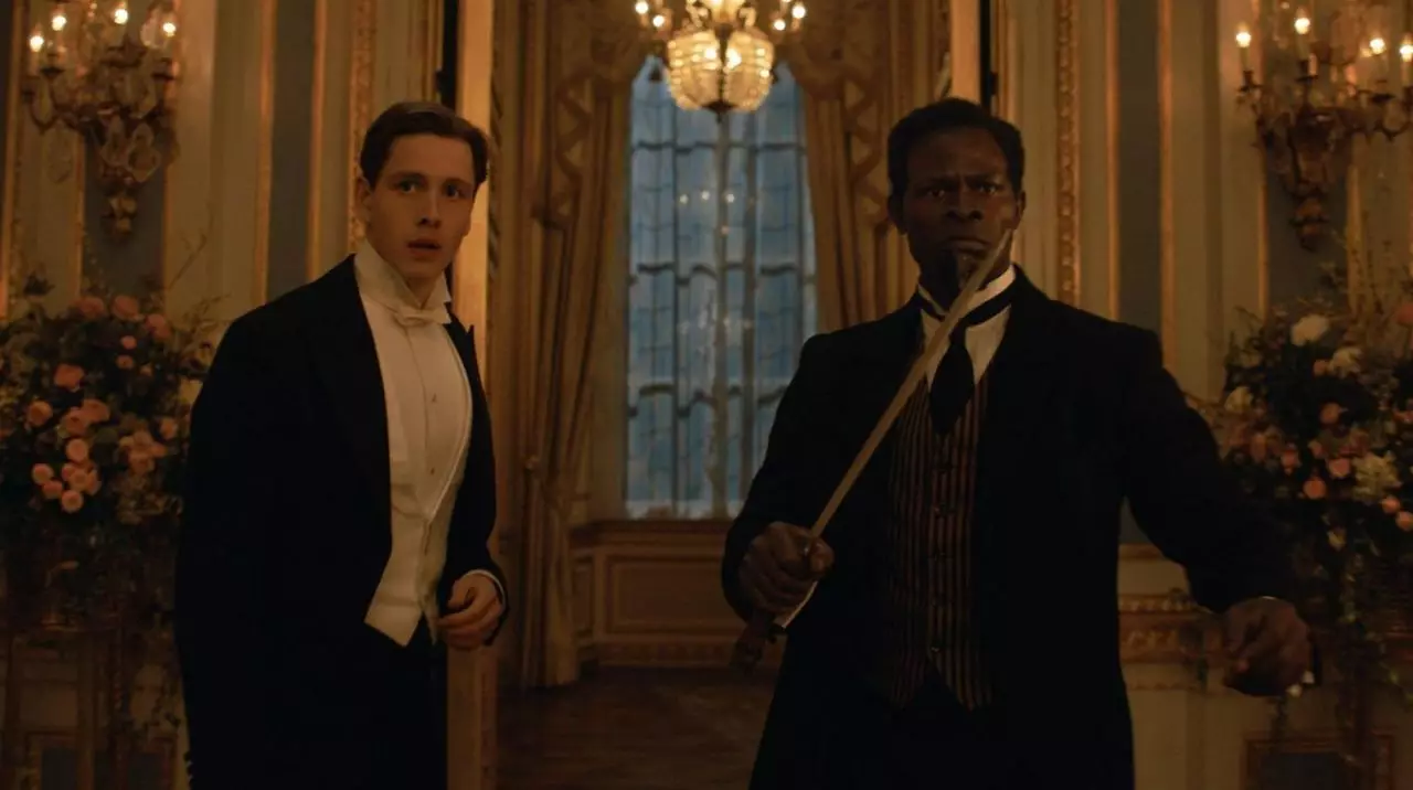 Harris Dickinson eta Djimon Hounsou borrokarako prest daude The King's Man filmean. (Irudia: 20th Century Studios)