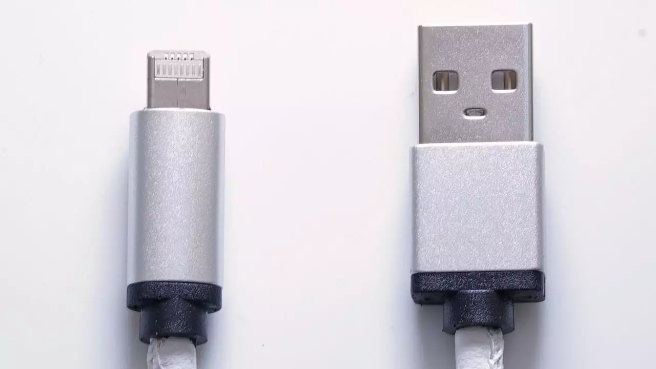 Genius kabel za punjenje radi na iOS i Android uređajima u isto vrijeme