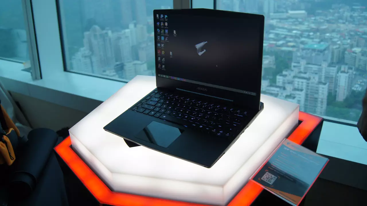 Computex 2014 တွင် ပါးလွှာပြီး အစွမ်းထက်သော Gaming Laptop များသည် ကြီးမားပါသည်။