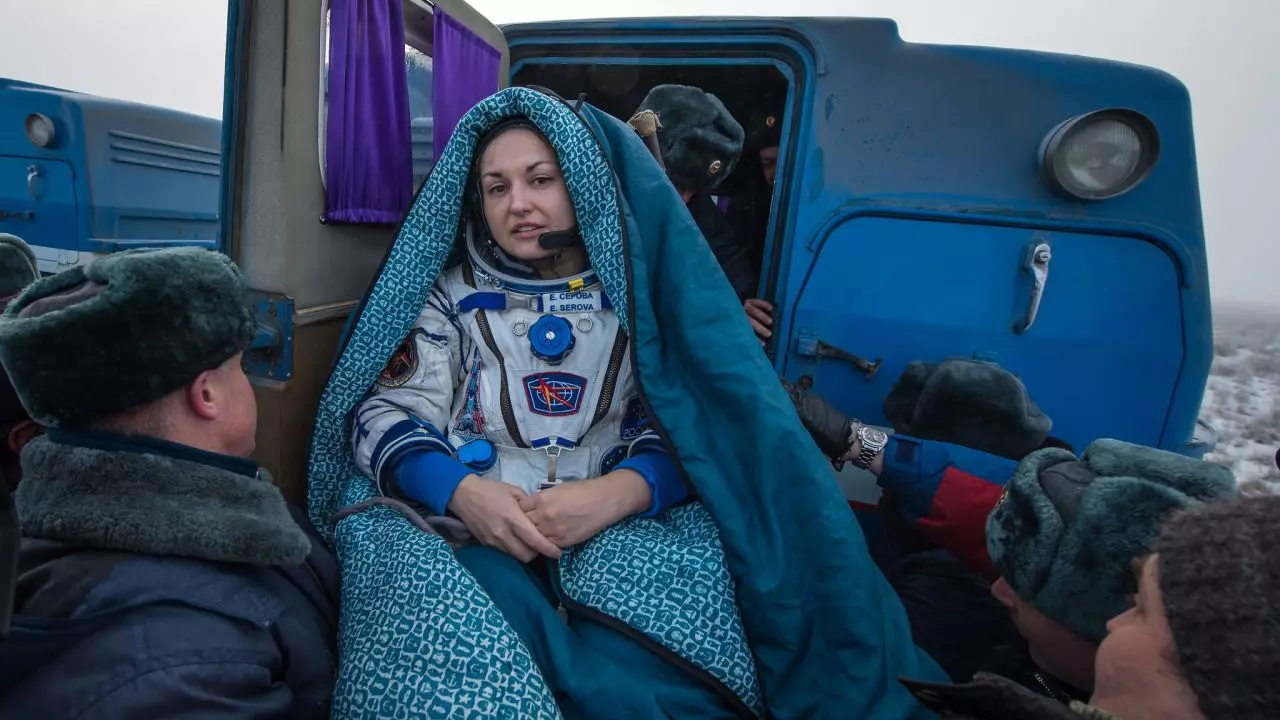 這張俄羅斯宇航員的照片看起來像一幅文藝復興時期的畫作