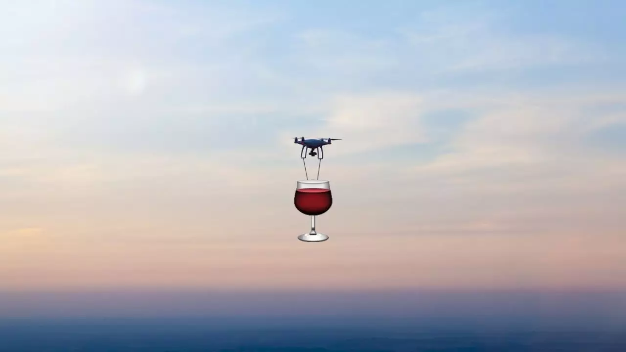 Pasangan Ngandika Pangiriman Anggur Drone Mung Prank