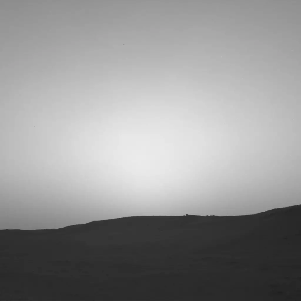 Nakit-an sa Curiosity Rover ang Usa ka Pares nga Eclipses sa Solar Sa Mars