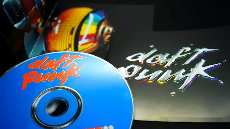 Sampul CD oleh Daft Punk