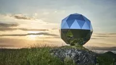 Astronom Nyebutkeun Giant Disco Ball Di Spasi Anu Bad Pikeun Élmu