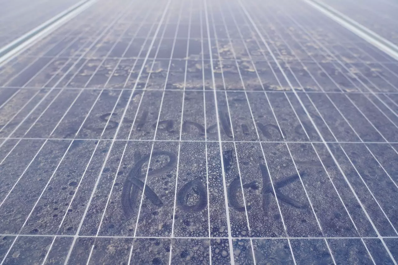 Ladang Solar munggaran di North Dakota Dibuka Dina Standing Rock Tribal Land