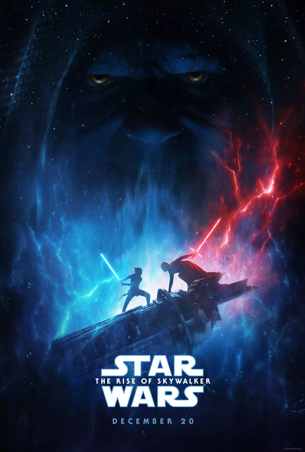 Jaunie Zvaigžņu kari: Skaivolkera uzplaukums, kurā redzams Rejs melnā kapucē ar dubultu sarkanu gaismas zobenu