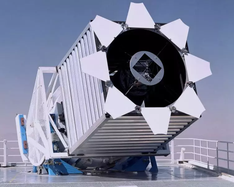 Ofbylding fan 'e Sloan Digital Survey Telescope.