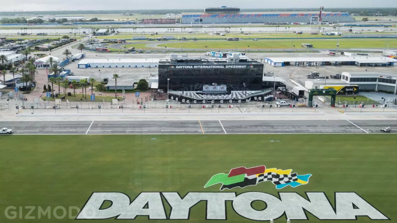 Daytona Meningkat: Dari Landasan Penuaan Ke Mekah Sukan Permotoran Berteknologi Tinggi