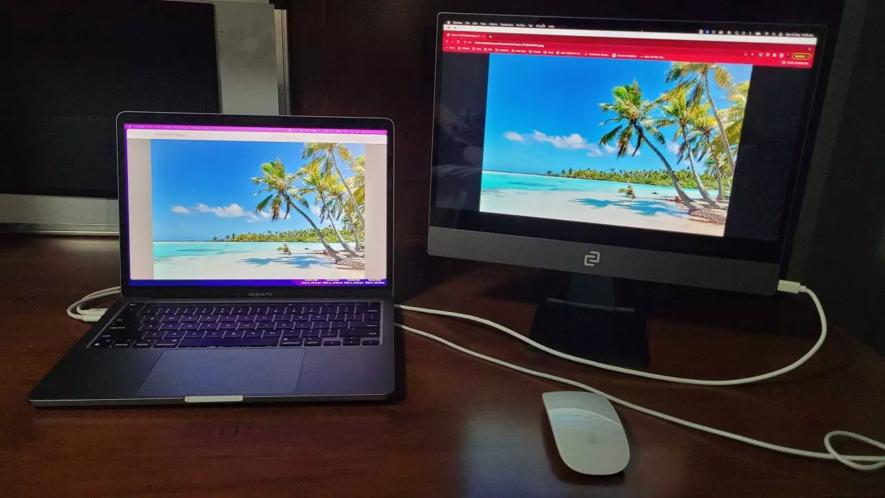 浓缩咖啡显示器与 macbook pro