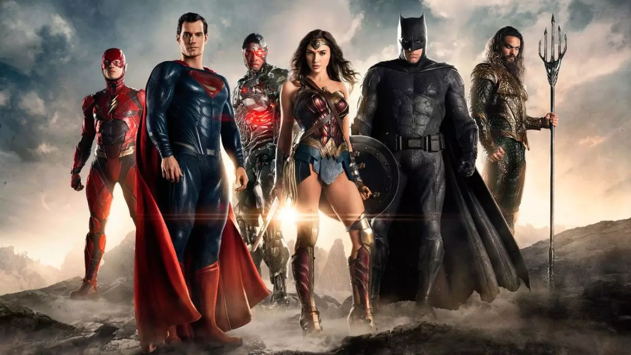 I le Set Of Justice League, o le ata tifaga e manaʻo e faʻasaoina le DC Cinematic Universe
