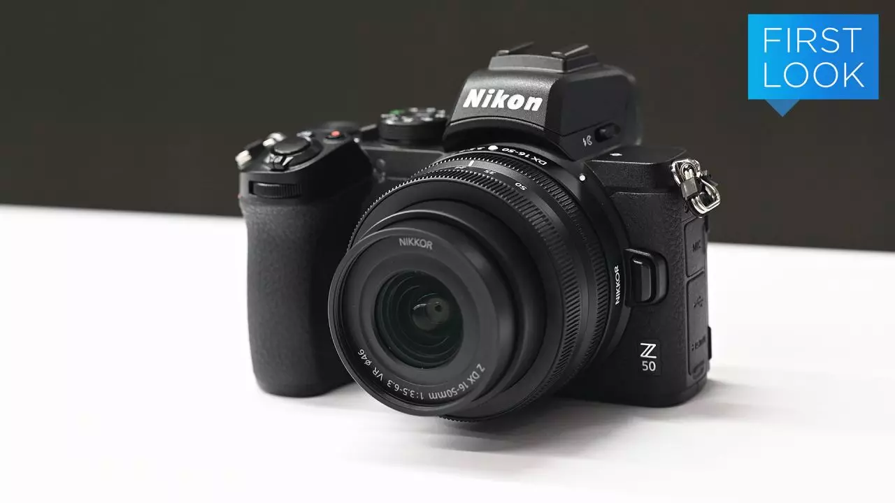 La Z50 è la fotocamera mirrorless più economica e compatta di Nikon