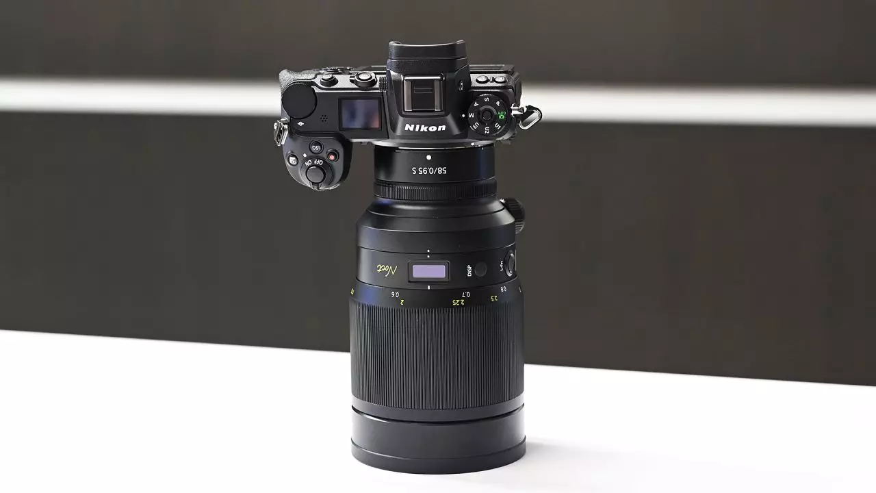 Z50 Nikon کا زیادہ سستا اور کمپیکٹ مرر لیس کیمرہ ہے۔ 685_16