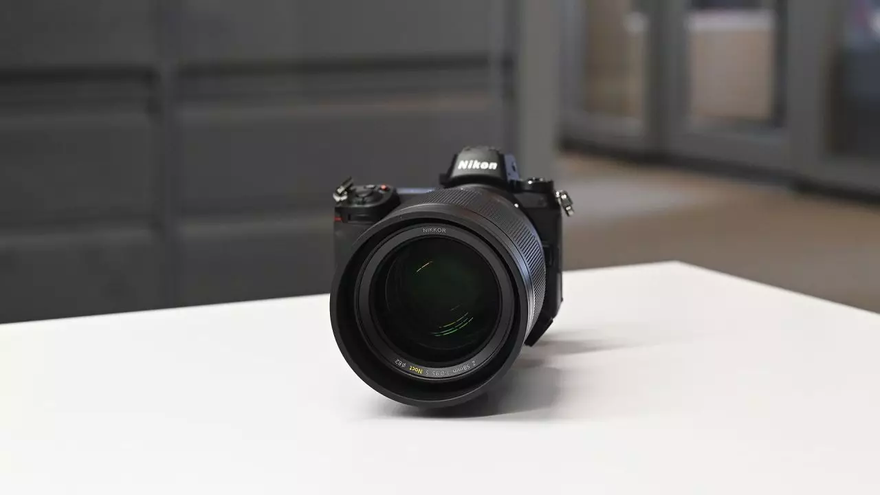 Z50 yra pigesnis ir kompaktiškesnis Nikon fotoaparatas be veidrodžio 685_17