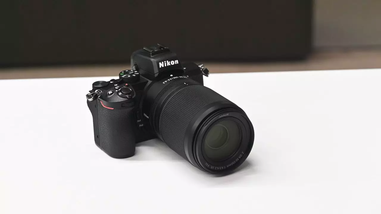Z50 Nikon کا زیادہ سستا اور کمپیکٹ مرر لیس کیمرہ ہے۔ 685_7