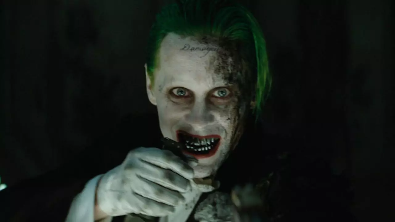 Si Joker sa sinugdan makig-uban sa Enchantress sa Suicide Squad