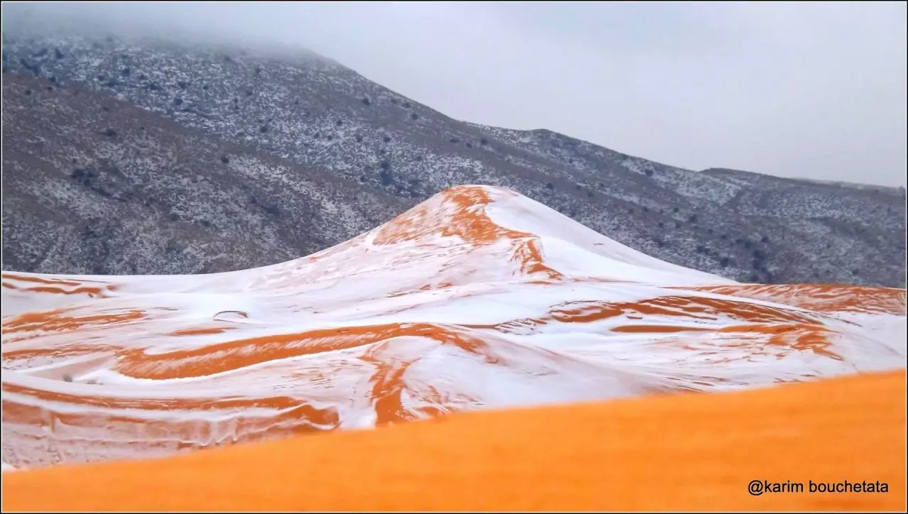 Foton av galet snöfall i Sahara ser overkligt ut