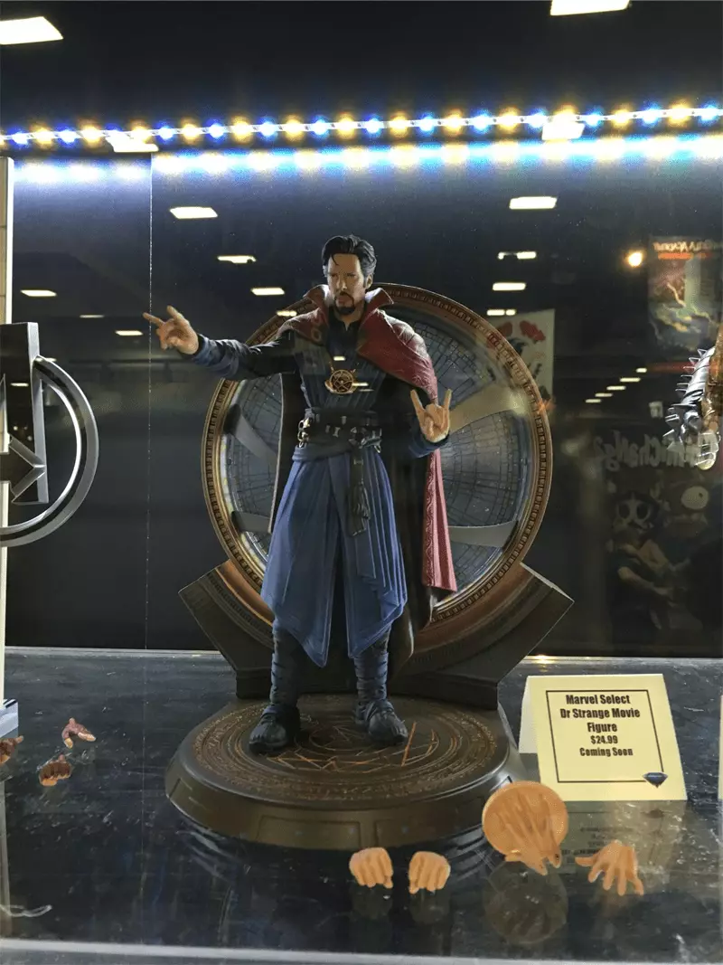 Món đồ chơi Doctor Strange nào có mái tóc kỳ lạ nhất?