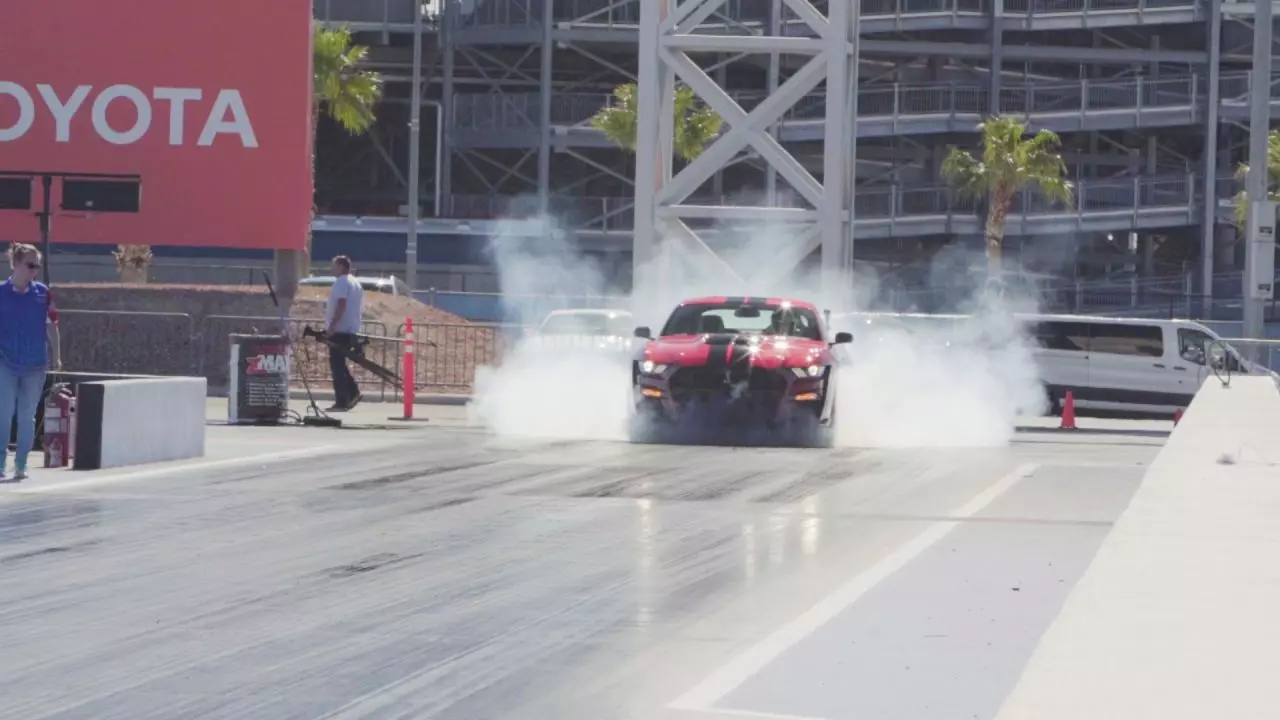 นี่คือวิธีการทำ Burnout ใน Shelby GT500
