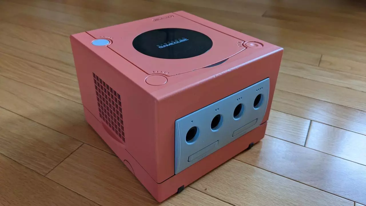 Neapsigaukite: šis „Nintendo GameCube“ iš tikrųjų yra galingas žaidimų įrenginys