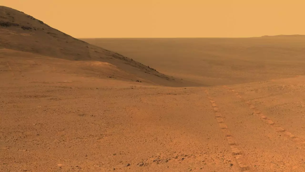 Isitshingitshane sothuli saseMartian esiBuyayo sinokukwazisa ukuBuyiswa kwe-NASA's Opportunity Rover