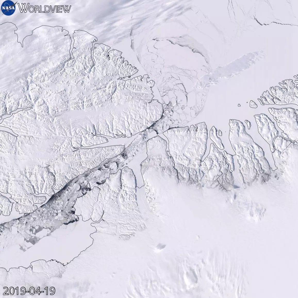 La passerelle protégeant la plus ancienne banquise de l'Arctique s'est effondrée des mois avant la date prévue