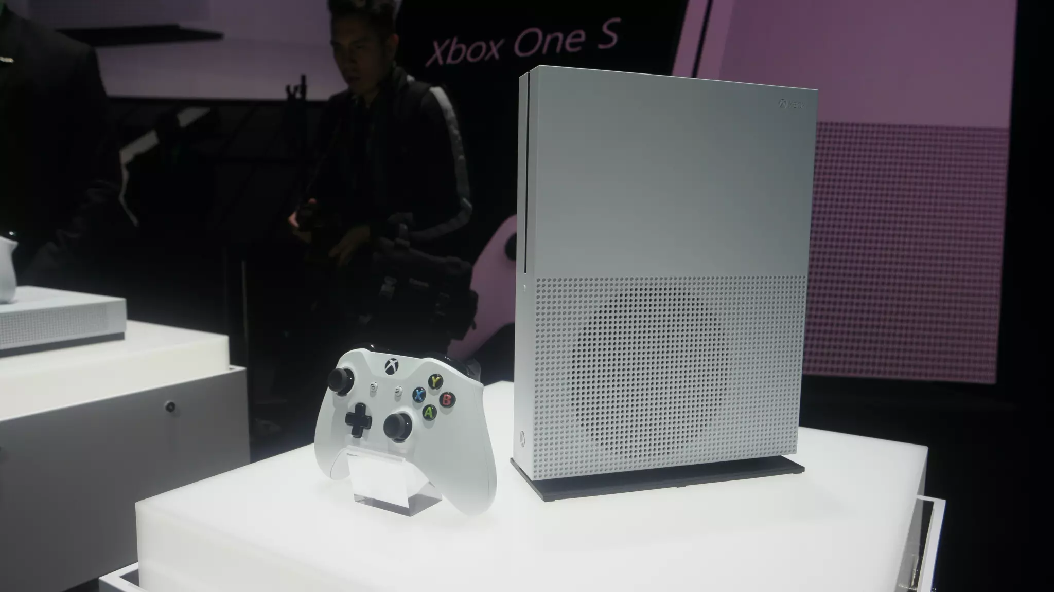 Xbox One S сүрөттөрү