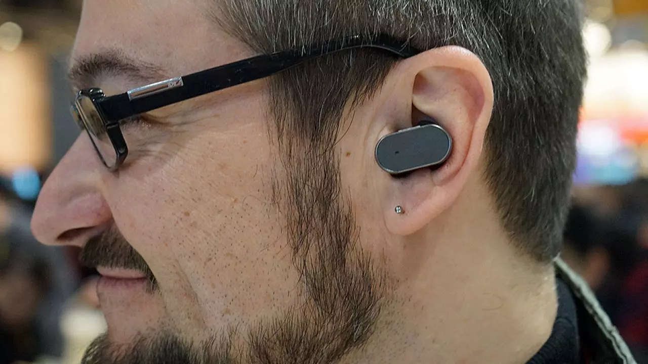 La Xperia Ear de Sony Enmetas AI en Vian, Eh, Ear