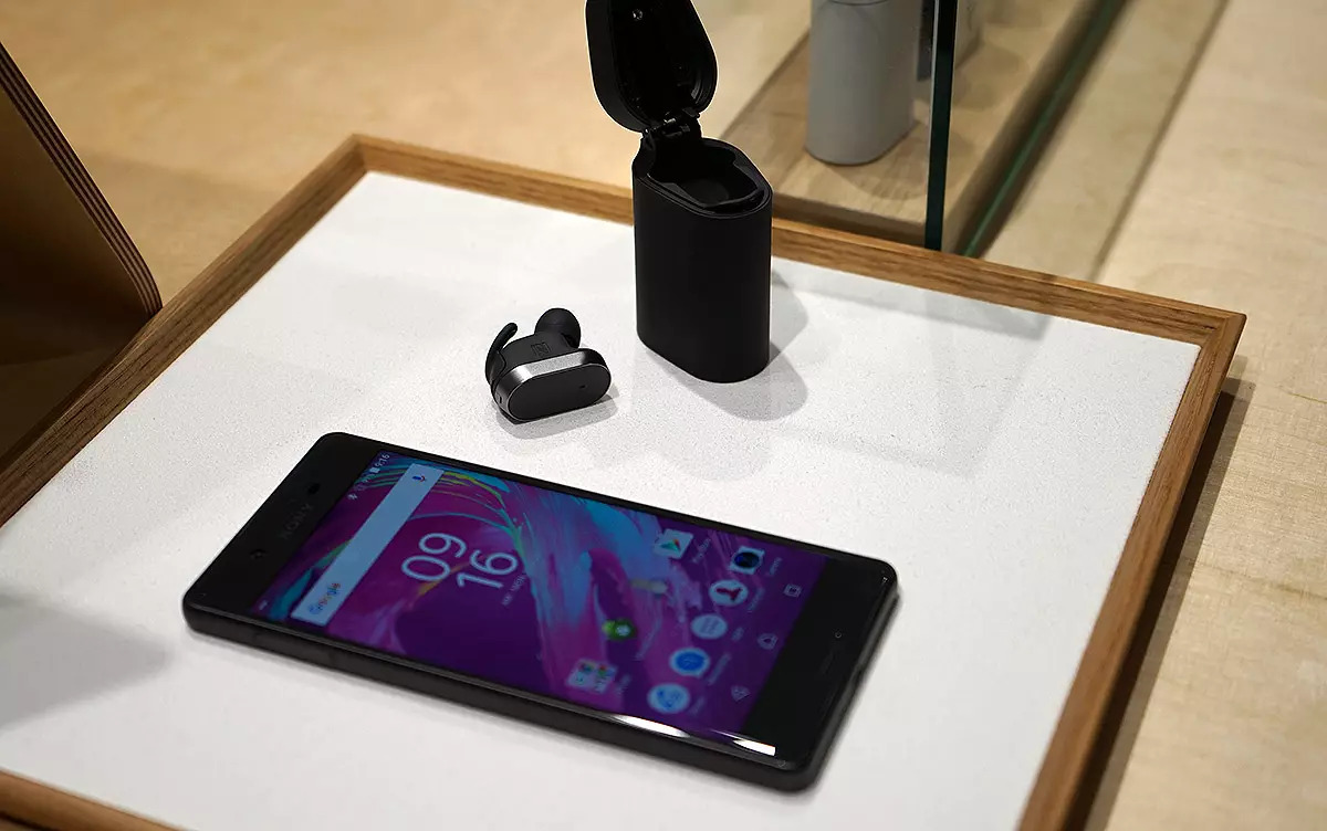 Το Xperia Ear της Sony βάζει το AI μέσα στο αυτί σας