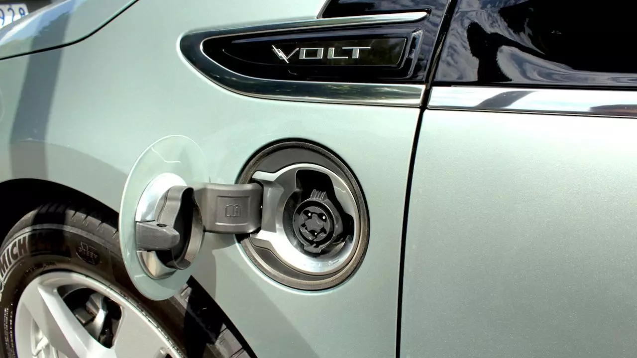 نقد استرالیایی Holden Volt: The Four-Wheeled Future Goes Electric 728_15