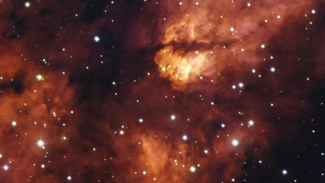 Zie de angstaanjagende schoonheid van een verre sterrenhoop