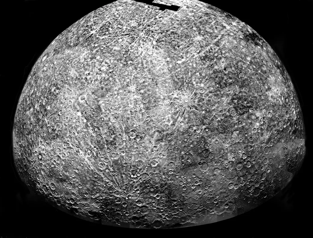 NASA:s rymdfarkost Mariner 10 tog det här fotot av Merkurius 1974. (Bild: NASA/JLP)