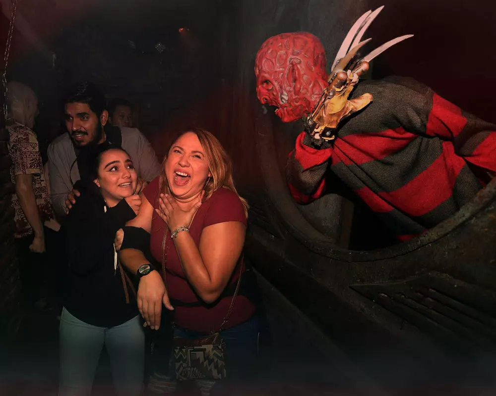 Universal Studios හි Halloween Horror Nights හි ඉතා විනෝදජනක ඡායාරූප චාරිකාවක්